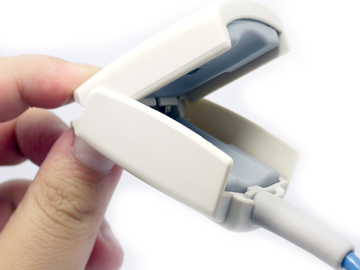 finger-clip-blood-oxygen-sensor-wireless-seeed-studio